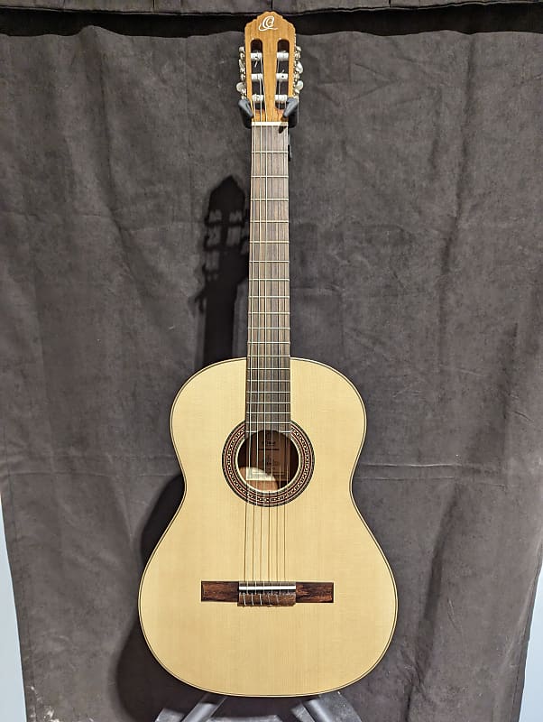 Ortega R210 Traditional Spruce/Mahogany Nylon 6-String Guitar | Reverb