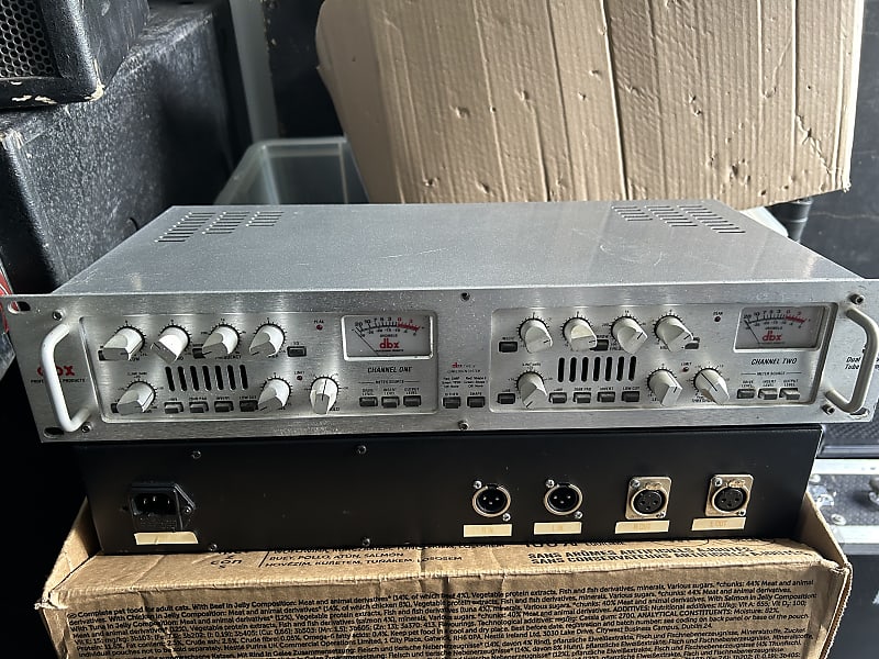 dbx 586 Mic preamplifier - Sliver | Reverb UK