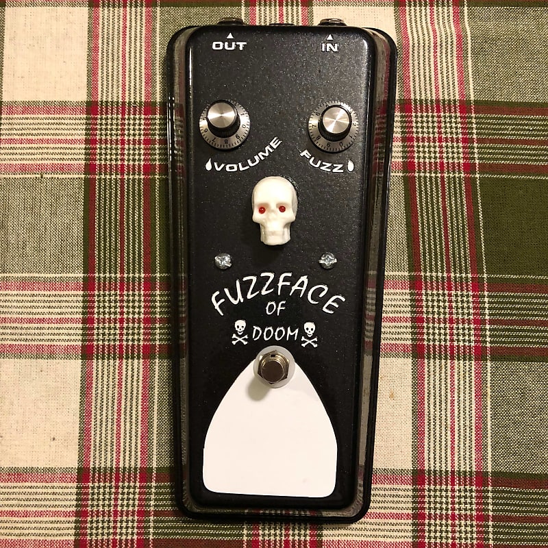 Fuzz Face of DOOM: BC 108C high gain circuit: Skull LED Old | Reverb
