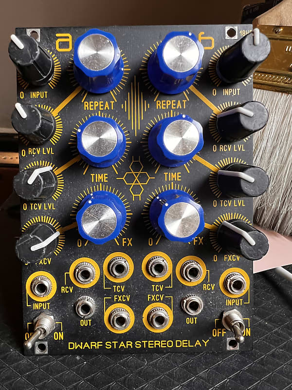 Blue Lantern Dwarf Star Stereo Delay | Reverb