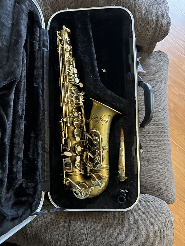LA Sax Matte/Brushed Gold Alto Saxophone | Reverb