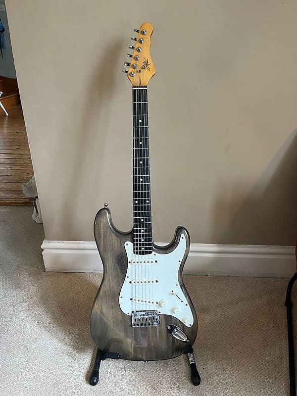 Aslin Dane Stratocaster early 2000's - khaki | Reverb UK