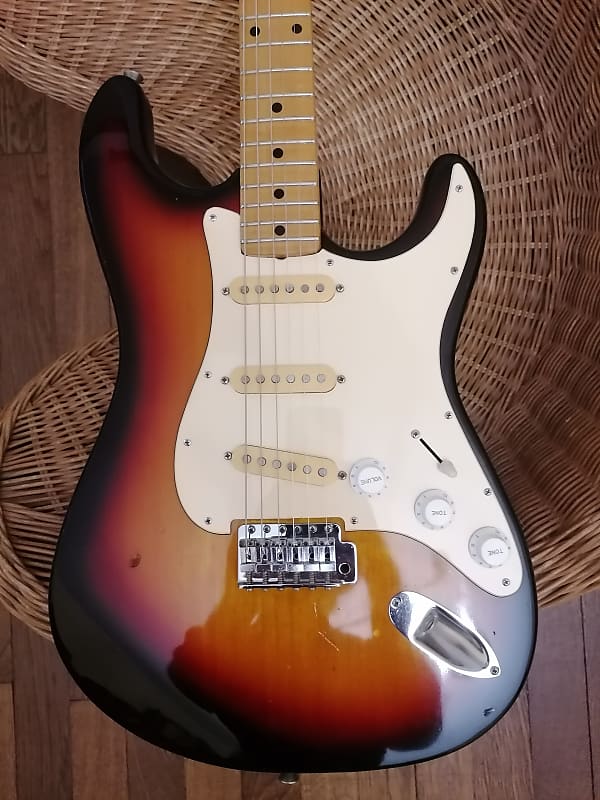 Gallan Stratocaster 1972 - Sunburst | Reverb