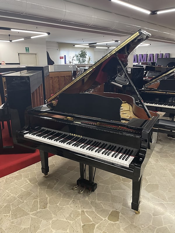 Yamaha PIANOFORTE A MEZZA CODA C3 NERO | Reverb