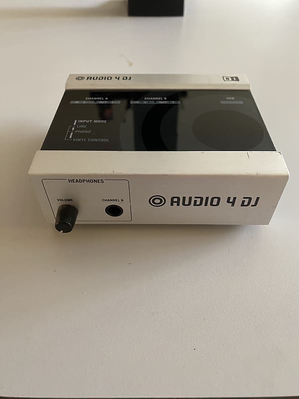 Native Instruments Audio 4 DJ Interface | Reverb