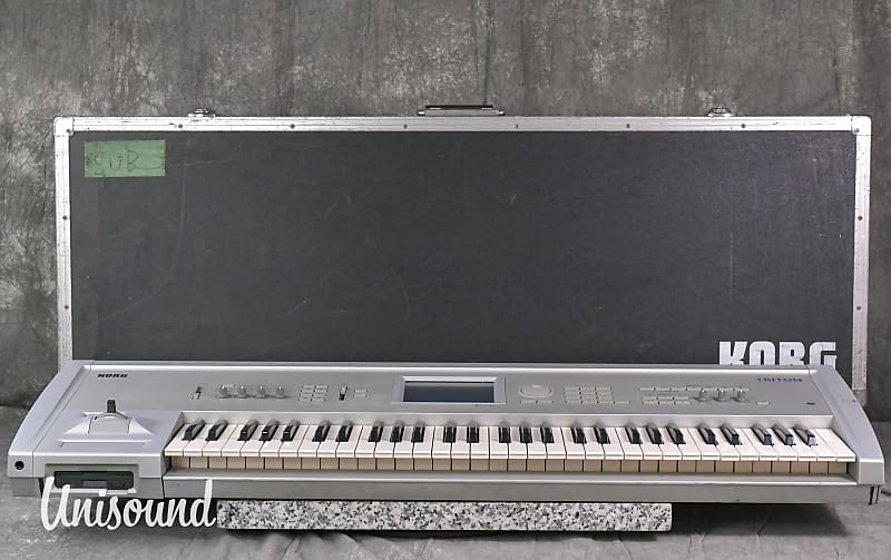 KORG TRITON 61-Key Music Workstation Synthesizer in Very Good | Reverb