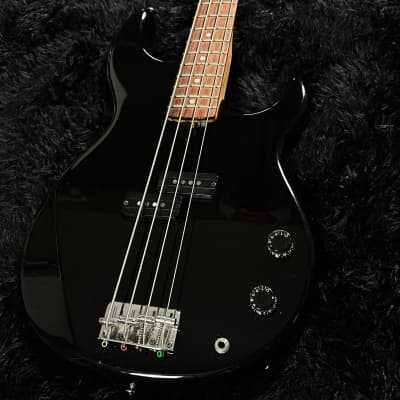 YAMAHA BB300 bass guitars