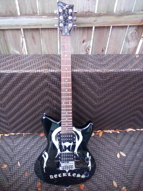 First Act ME475 2001 - Present - Black & Silver | Reverb