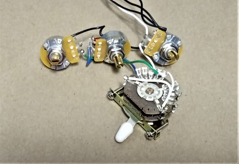 Fender Player HSS Stratocaster Wiring Harness with CTS Pots 5 | Reverb