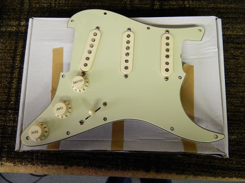 Fender Mark Knopfler Loaded Pickguard Mint Green | Reverb