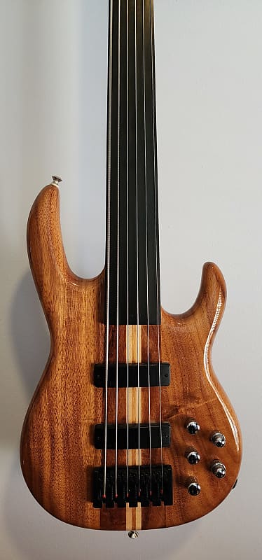 Carvin LB-76F w/ Piezo Bridge Fretless Bass | Reverb
