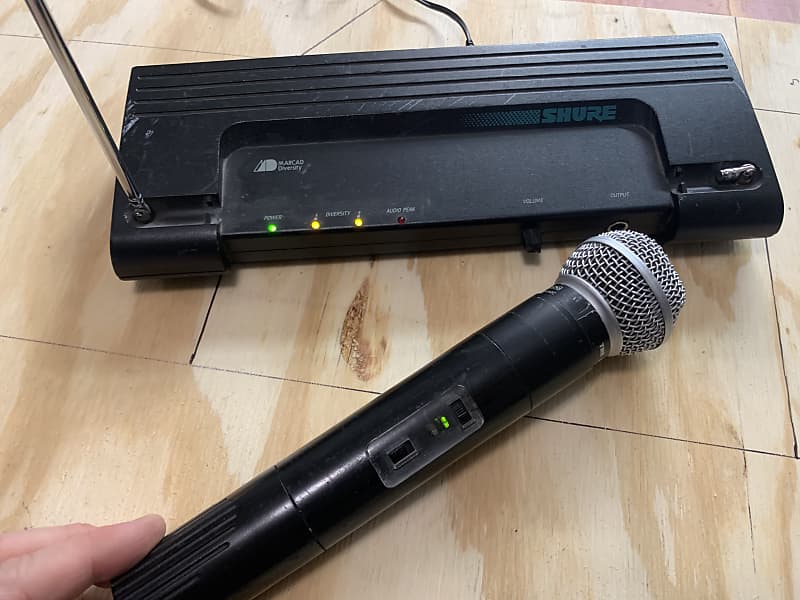 Shure SM58 Wireless Receiver and Microphone VHF | Reverb