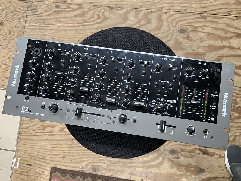 Numark C3FX 2020's rackmount DJ mixer 4 ch + 4 mic + | Reverb Canada
