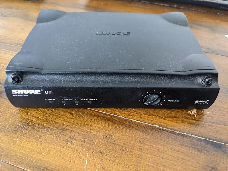 Shure UT4 Receiver UHF. 600,800mHz | Reverb