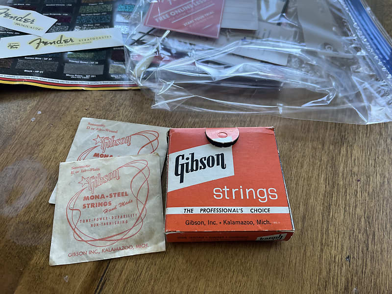 Vintage GIbson String Box from 1960's or 70's? Collectible - | Reverb
