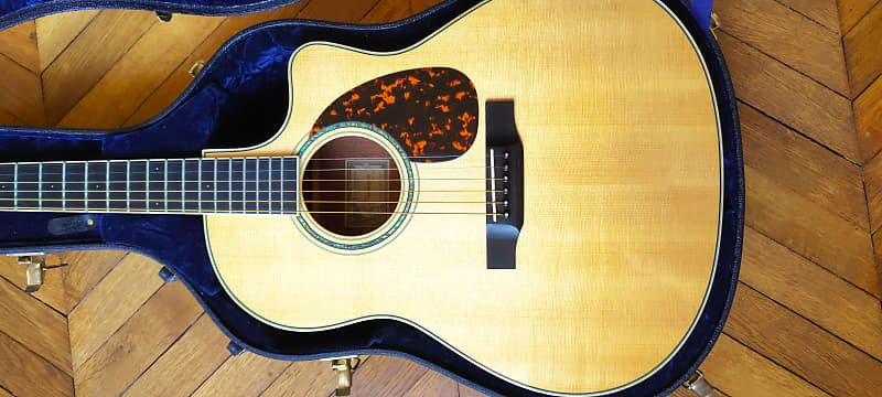 Larrivee LV-05 Spruce/Mahogany & Flamed Maple Binding with | Reverb UK