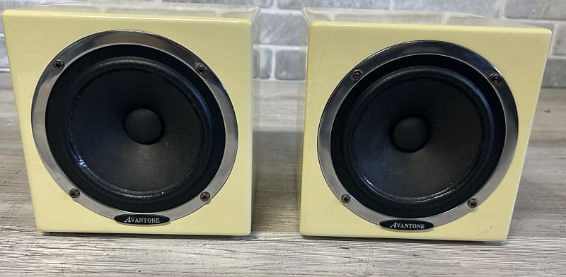 Avantone Mix Cubes Passive Mini Reference Monitors In Creme | Reverb