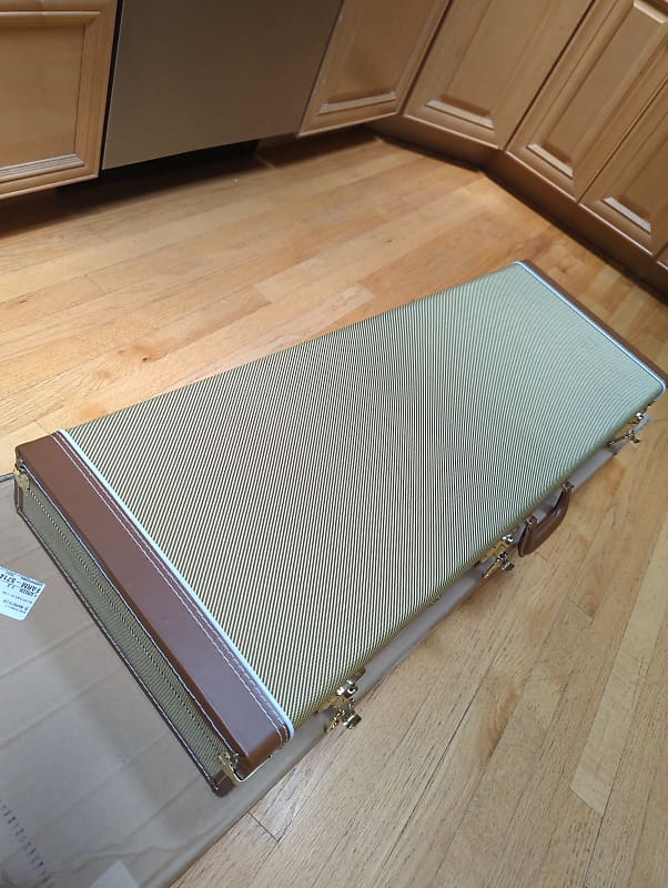 Road Runner Tweed guitar case | Reverb