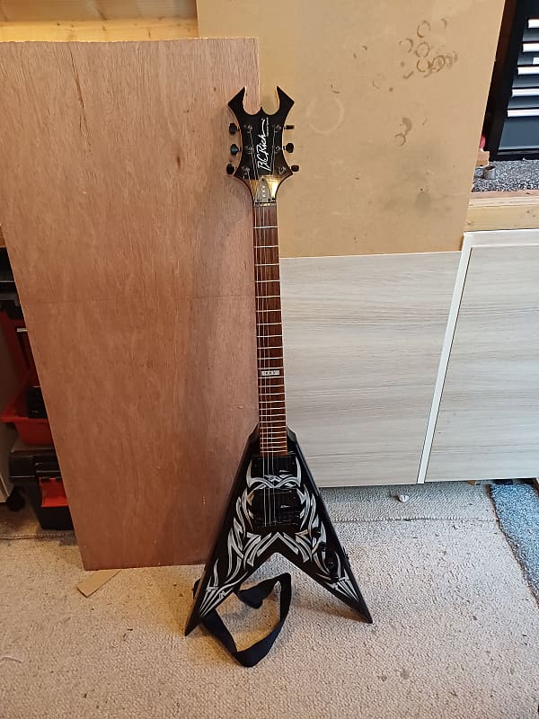 B.C. Rich KKV Kerry King Signature 90s - black tribal | Reverb UK
