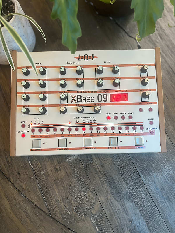 JoMox XBase 09 1997 | Reverb