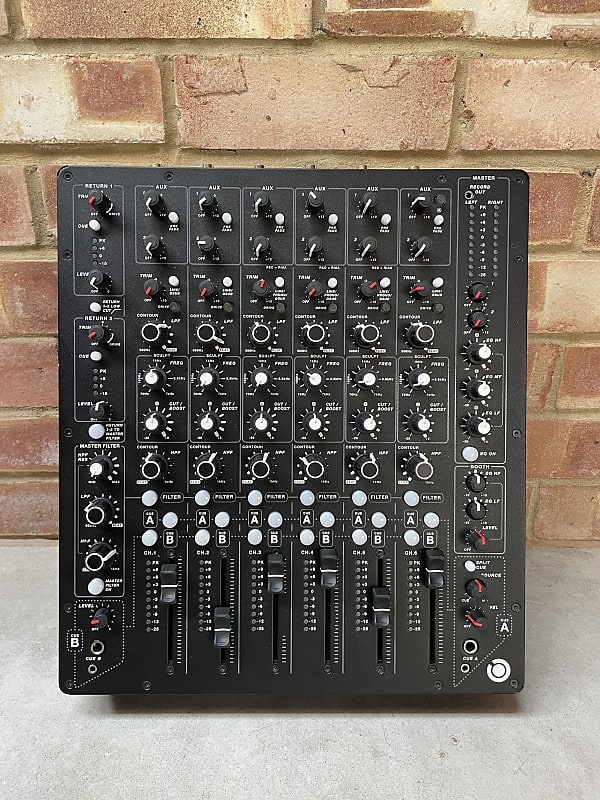 PlayDifferently Model 1 — landmark analogue studio or DJ | Reverb