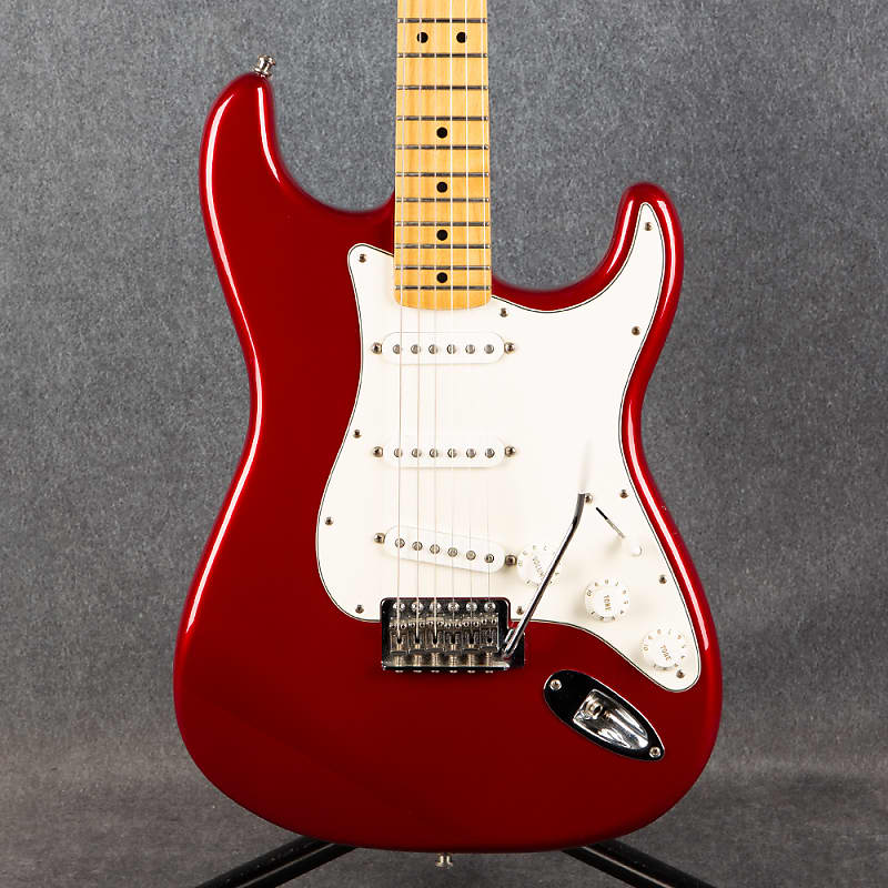 Fender Mexican Standard Stratocaster - Candy Apple Red - | Reverb UK