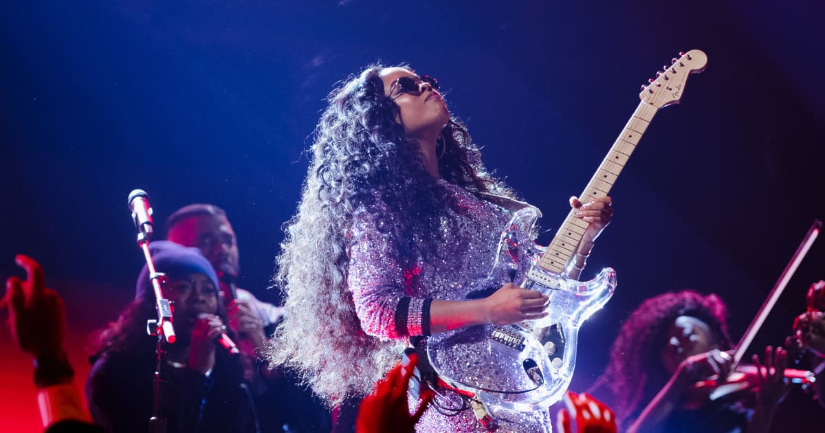 H.E.R's Clear Stratocaster and Other Standout Guitars | Reverb News