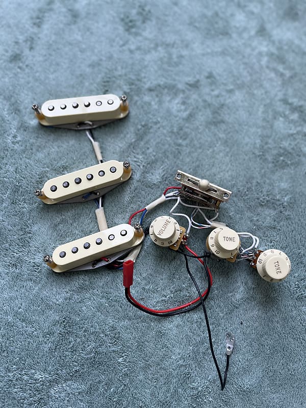 Fender V-Mod II Stratocaster Pickup Set - Parchment | Reverb