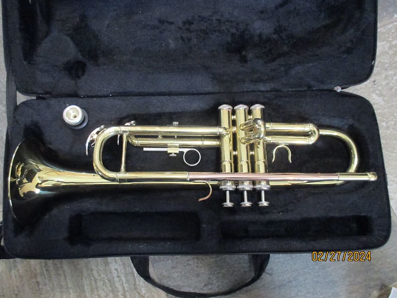 Glory brand trumpet with case and mouthpiece. | Reverb