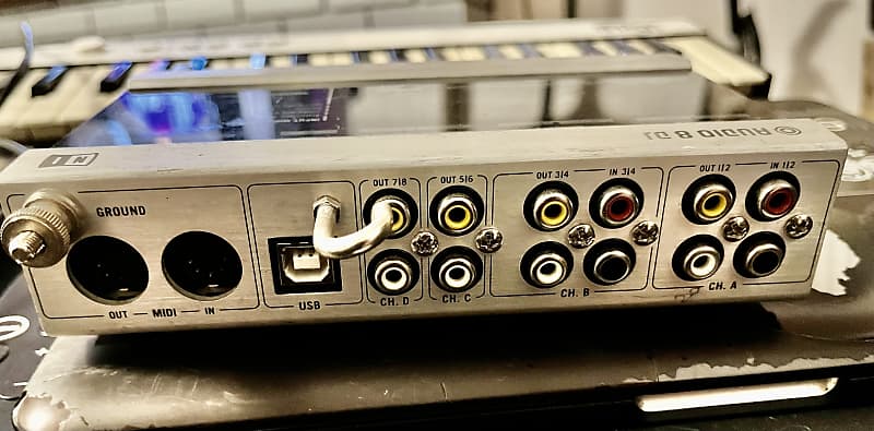 Native Instruments Audio 8 DJ 2010 Silver/Black | Reverb