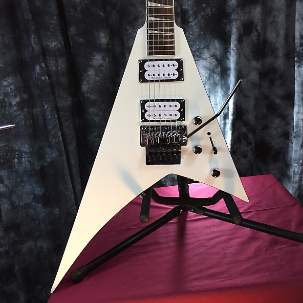 Jackson RRX24 Rhoads in White w/ Black Bevel & Seymour Duncan | Reverb