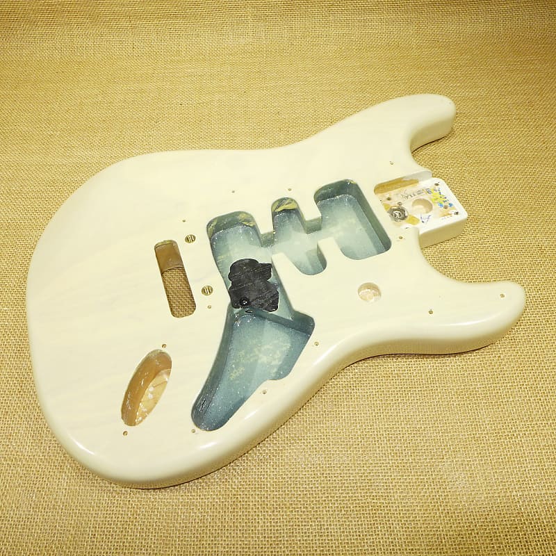 Body Ash White Blonde, 1998 Fender American Deluxe | Reverb