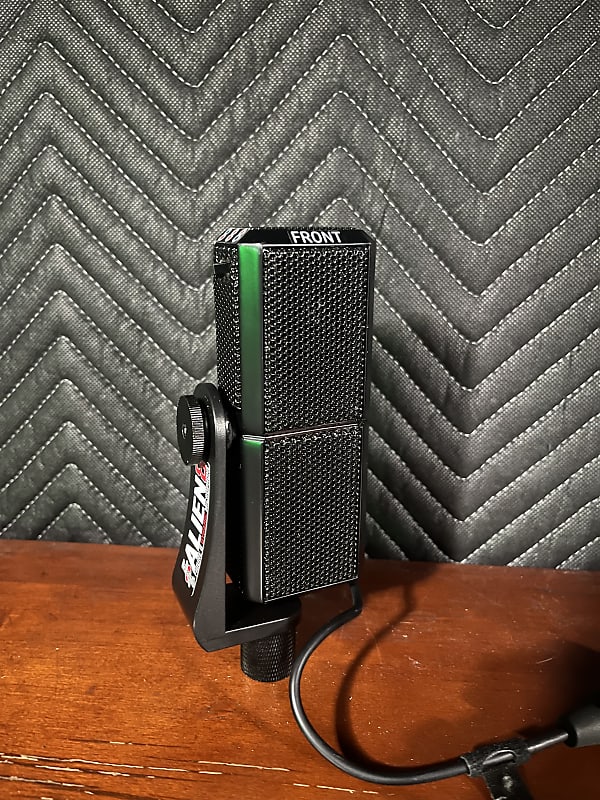 Alien8 Figure 8 Dynamic Microphone Reverb