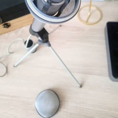 UHER M-942 dynamic microphone West Germany | Reverb