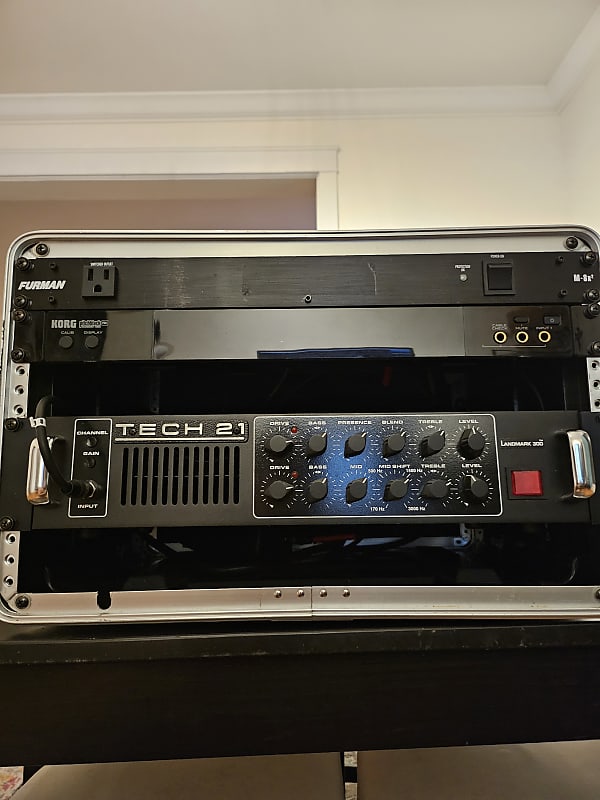 Tech 21 Landmark 300 w/ Rack | Reverb