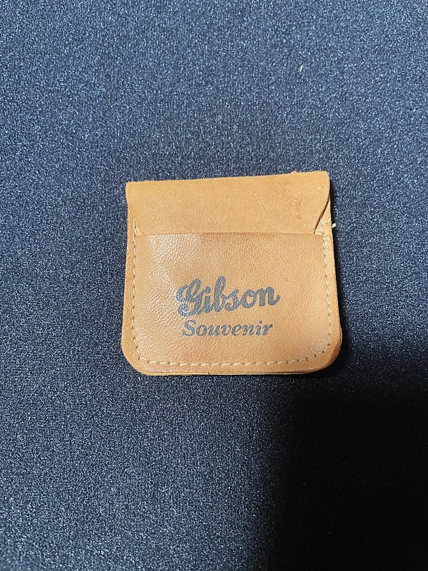 Gibson Gibson Souvenir pick pouch from the 39 world's fair | Reverb