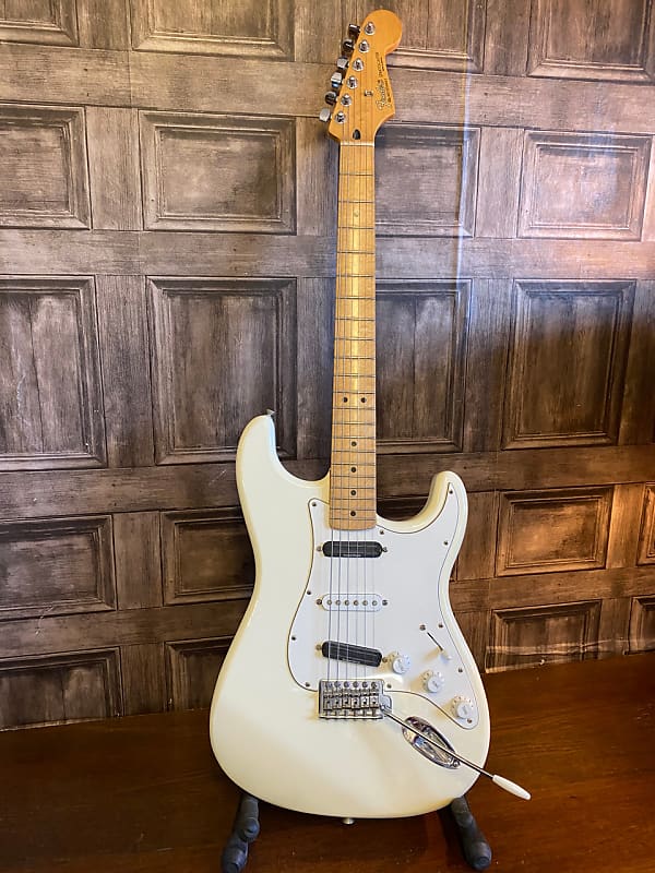 Fender Stratocaster 2001 - Upgraded Seymour Duncan Hot Rails | Reverb