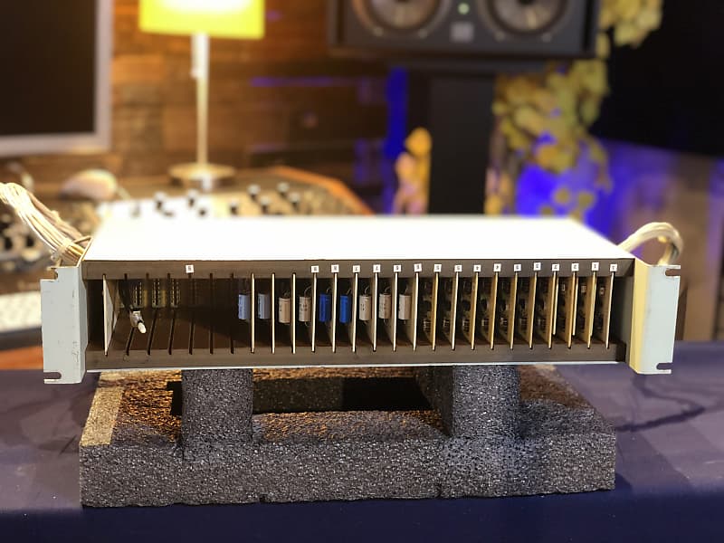 Spectrasonics Cardholder w/ 601 Compressor/Limiter Cards, 101 | Reverb