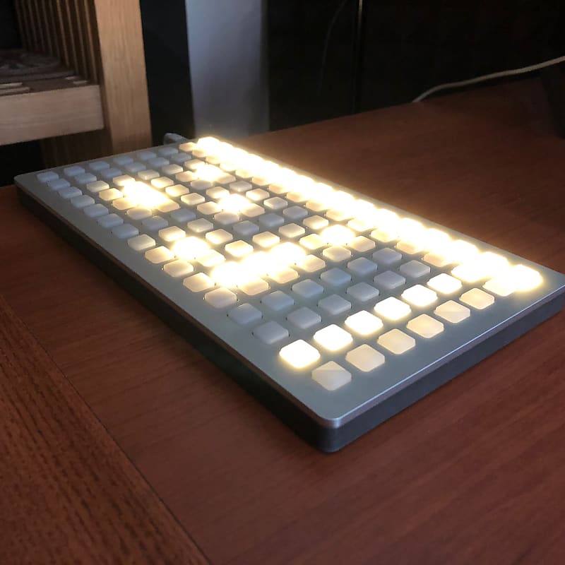 Monome 128 Grid Varibright | Reverb