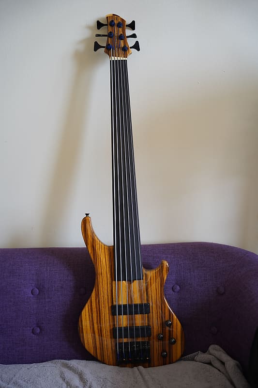 Roscoe SKB-3006 - ZEBRA TOP - Fretless 6 string bass | Reverb