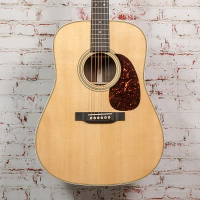 MARTIN D (DREADNOUGHT) SERIES acoustic guitars