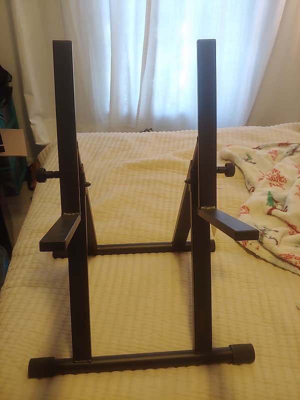 Musician's Gear Deluxe Deluxe Amp Stand Like new & guitar | Reverb