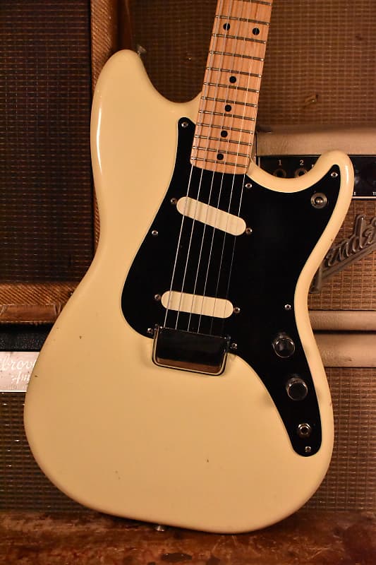 Fender Duo-Sonic With Maple Fretboard 1956 – LZRNN