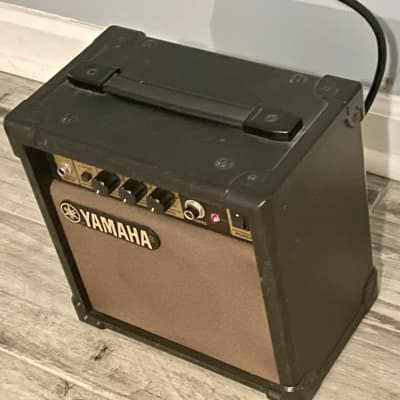 Yamaha GA-10 Guitar Amplifier 10W Solid State Portable | Reverb