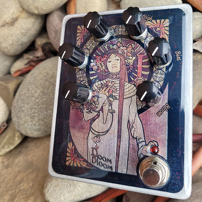 FuzzHugger Doom Bloom fuzz, Dlx Clear Finish *Cosmetic Sale!* | Reverb