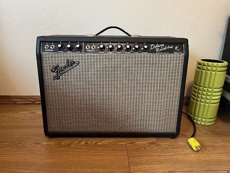 Fender Deluxe Reverb 2-Channel 22-Watt 1x12" Guitar Combo | Reverb