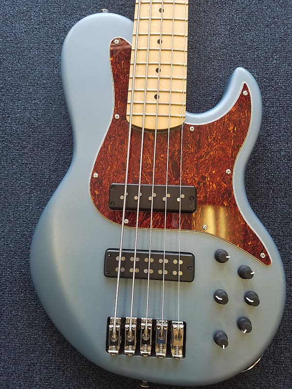 Alien Audio Lunar Bass 5 | Reverb