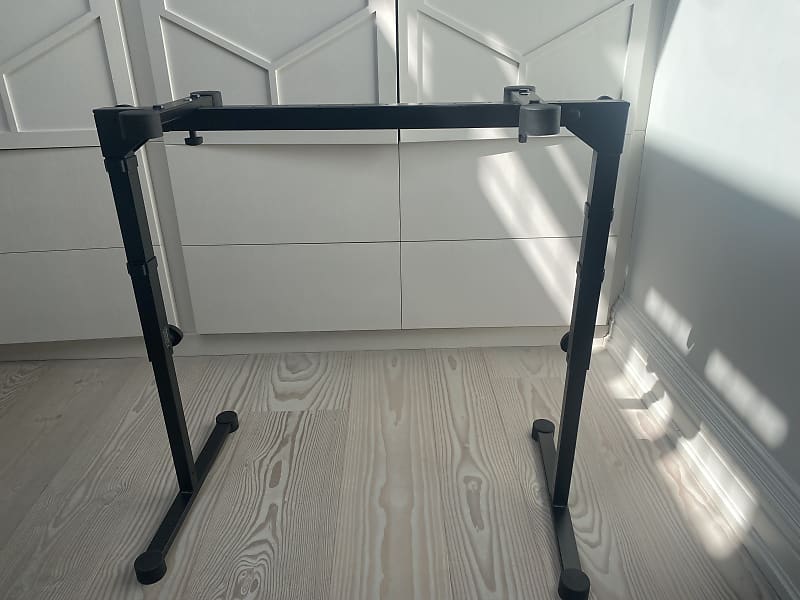 Konig & Meyer 18820 table-style Omega Pro keyboard stand | Reverb UK