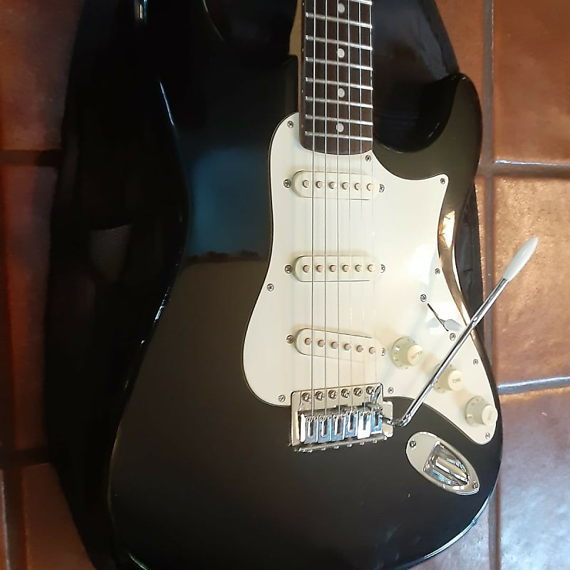 Silvertone By Samick Black Strat Style Electric Guitar With | Reverb