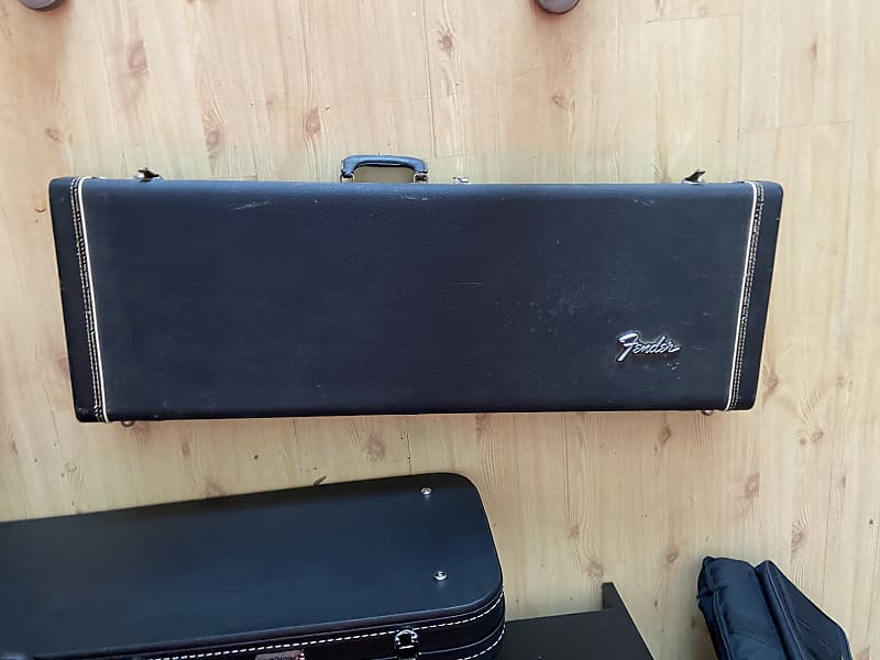 Fender Hardshell Case 1965-1970 - Black Tolex | Reverb